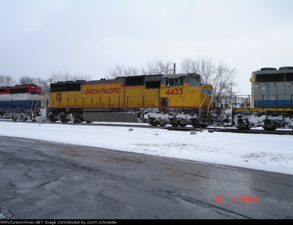 UP 4433 runs cab forward EB